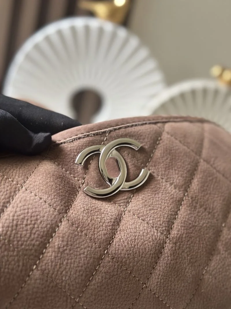 Low-cost Chanel Shopping Bags