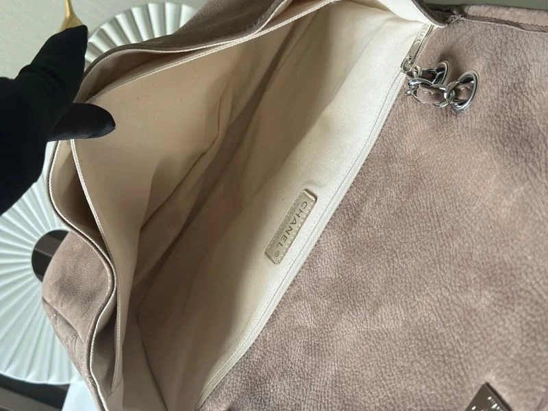 Low-cost Chanel Shopping Bags