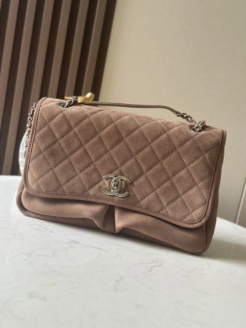 Low-cost Chanel Shopping Bags