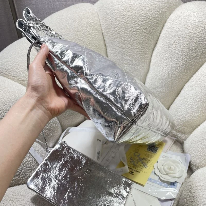 Low-cost Chanel Shopping Bags