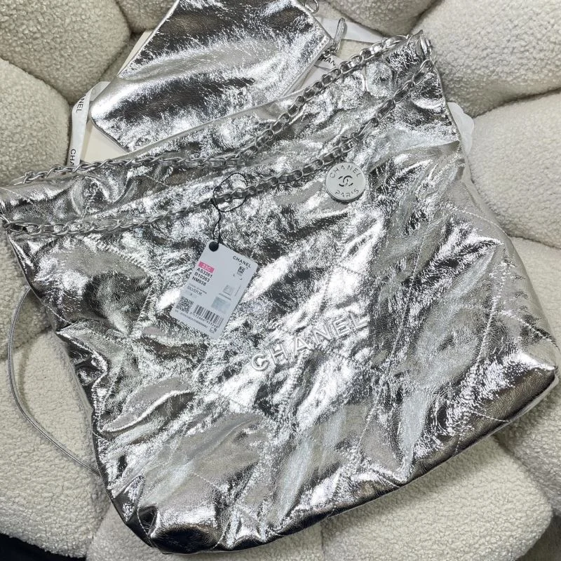 Low-cost Chanel Shopping Bags