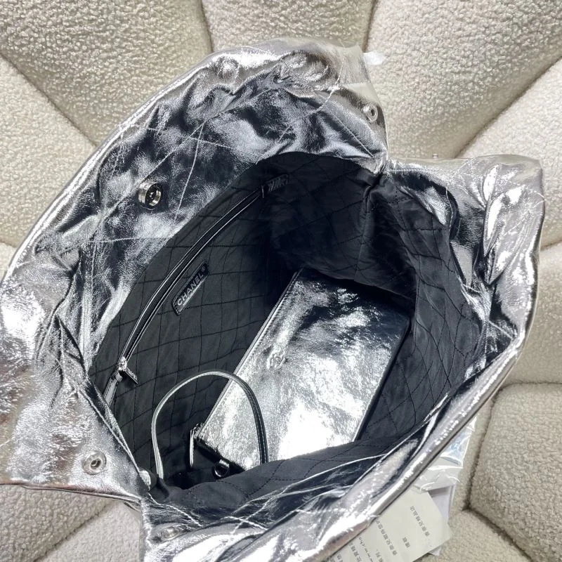 Low-cost Chanel Shopping Bags