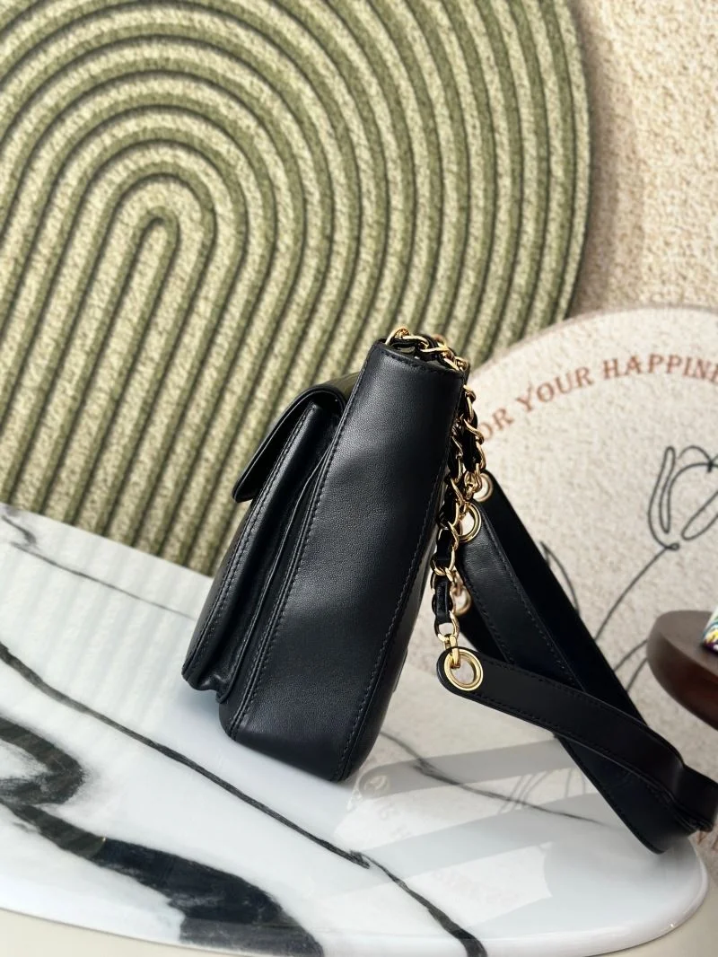 Low-cost Chanel Shopping Bags