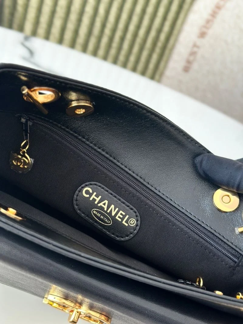 Low-cost Chanel Shopping Bags