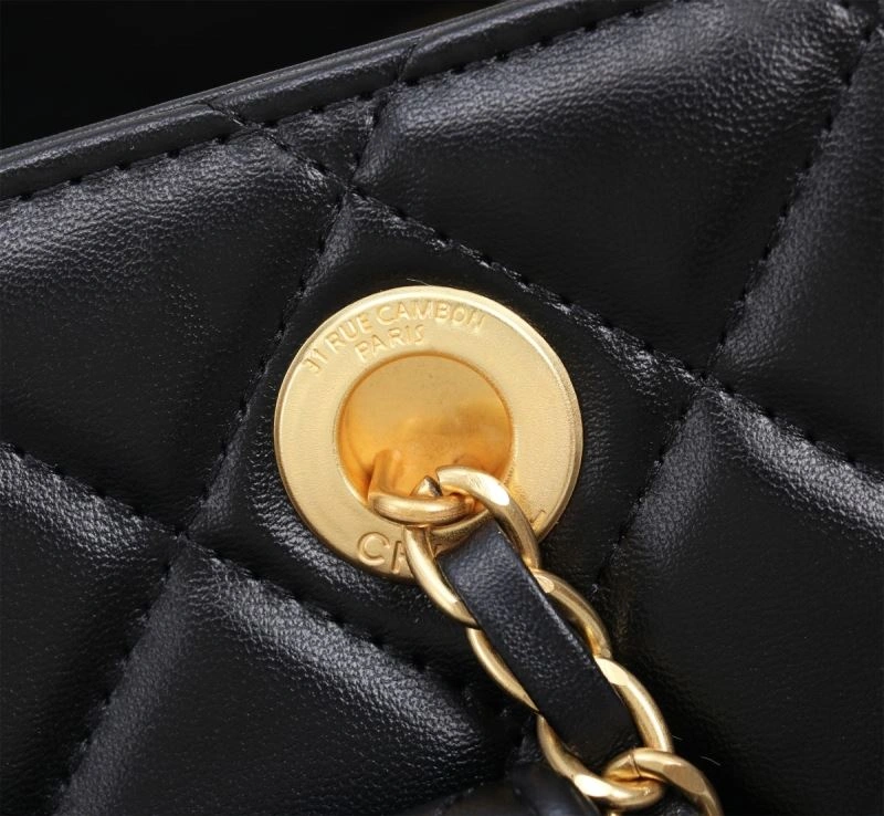 Low-cost Chanel Shopping Bags