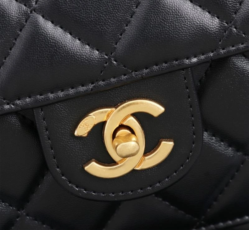 Low-cost Chanel Shopping Bags