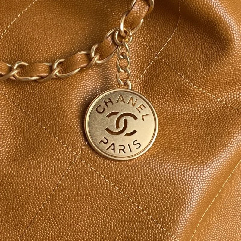 Top match Chanel Shopping Bags