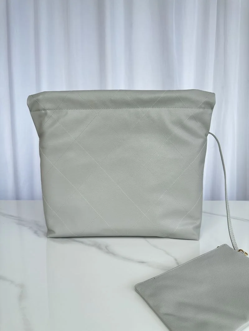 Low-cost Chanel Shopping Bags