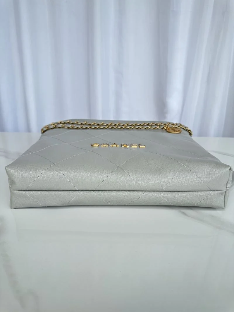 Low-cost Chanel Shopping Bags