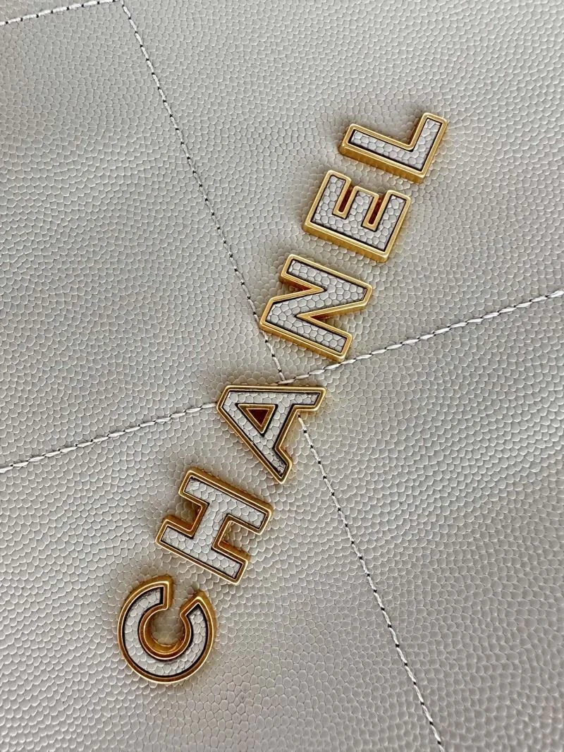 Low-cost Chanel Shopping Bags