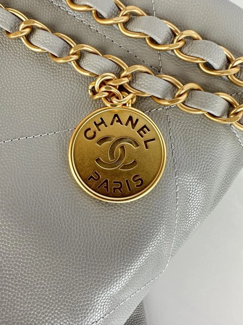 Low-cost Chanel Shopping Bags