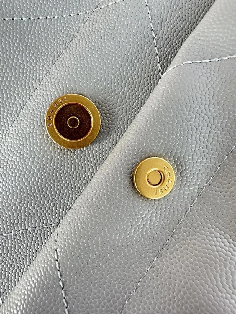Low-cost Chanel Shopping Bags