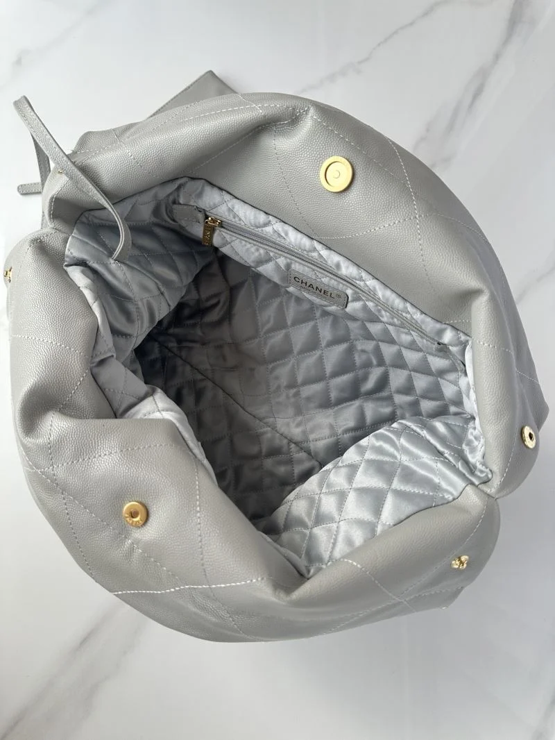 Low-cost Chanel Shopping Bags