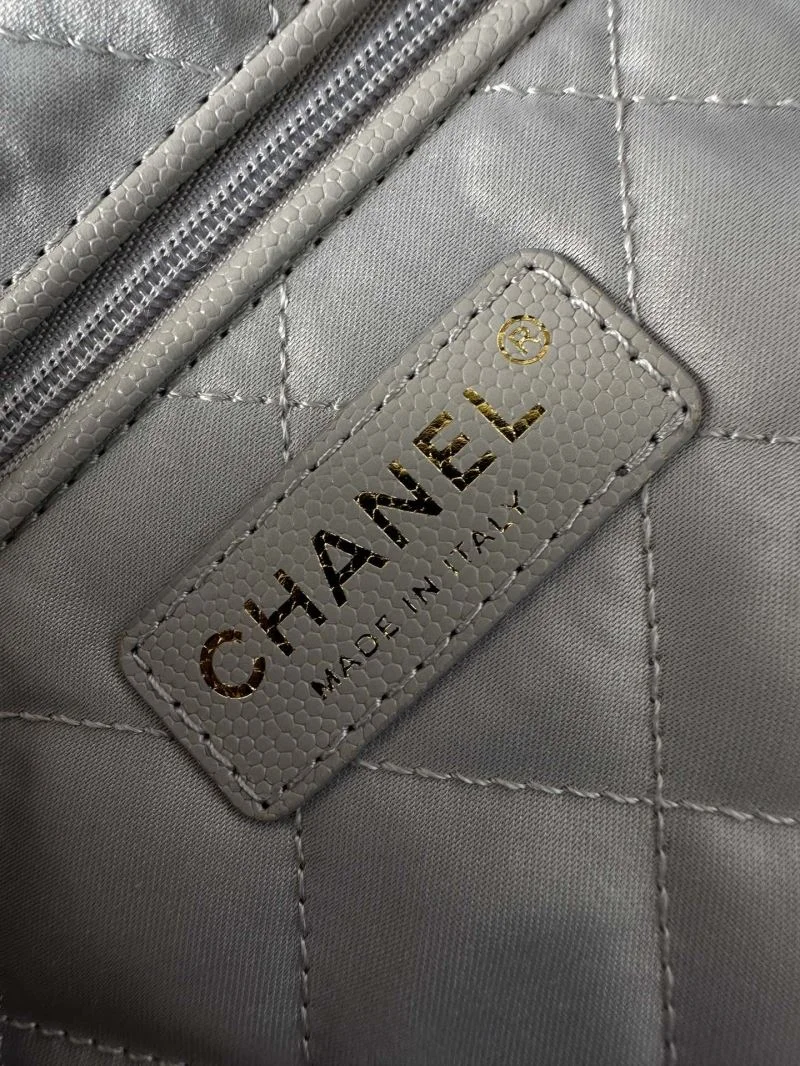 Low-cost Chanel Shopping Bags