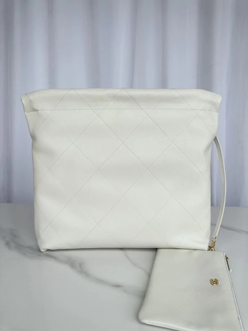 Low-cost Chanel Shopping Bags