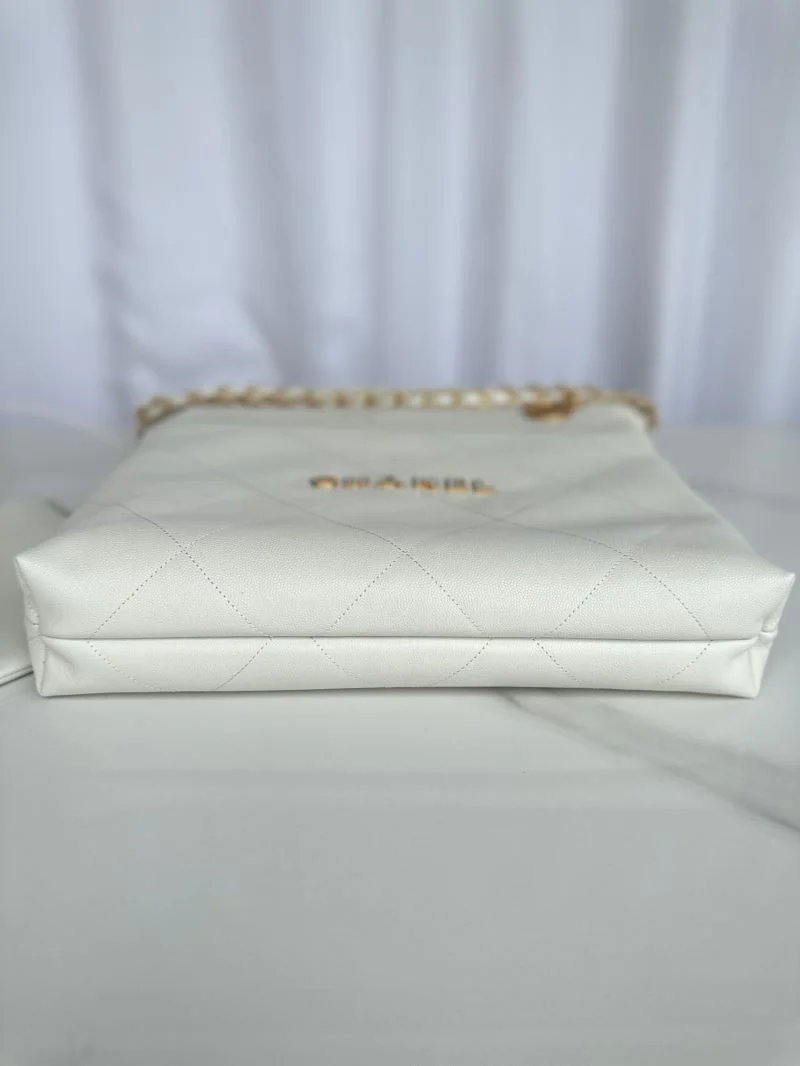 Low-cost Chanel Shopping Bags