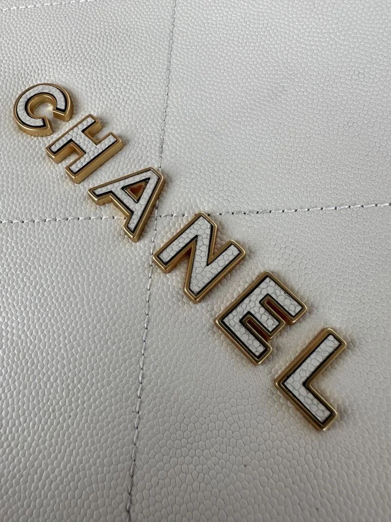 Low-cost Chanel Shopping Bags