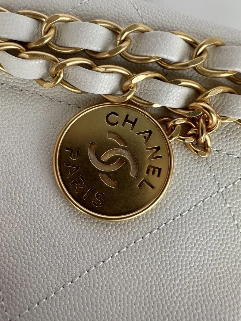 Low-cost Chanel Shopping Bags