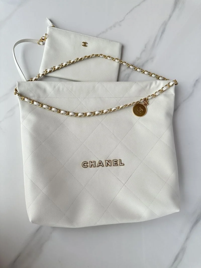 Low-cost Chanel Shopping Bags