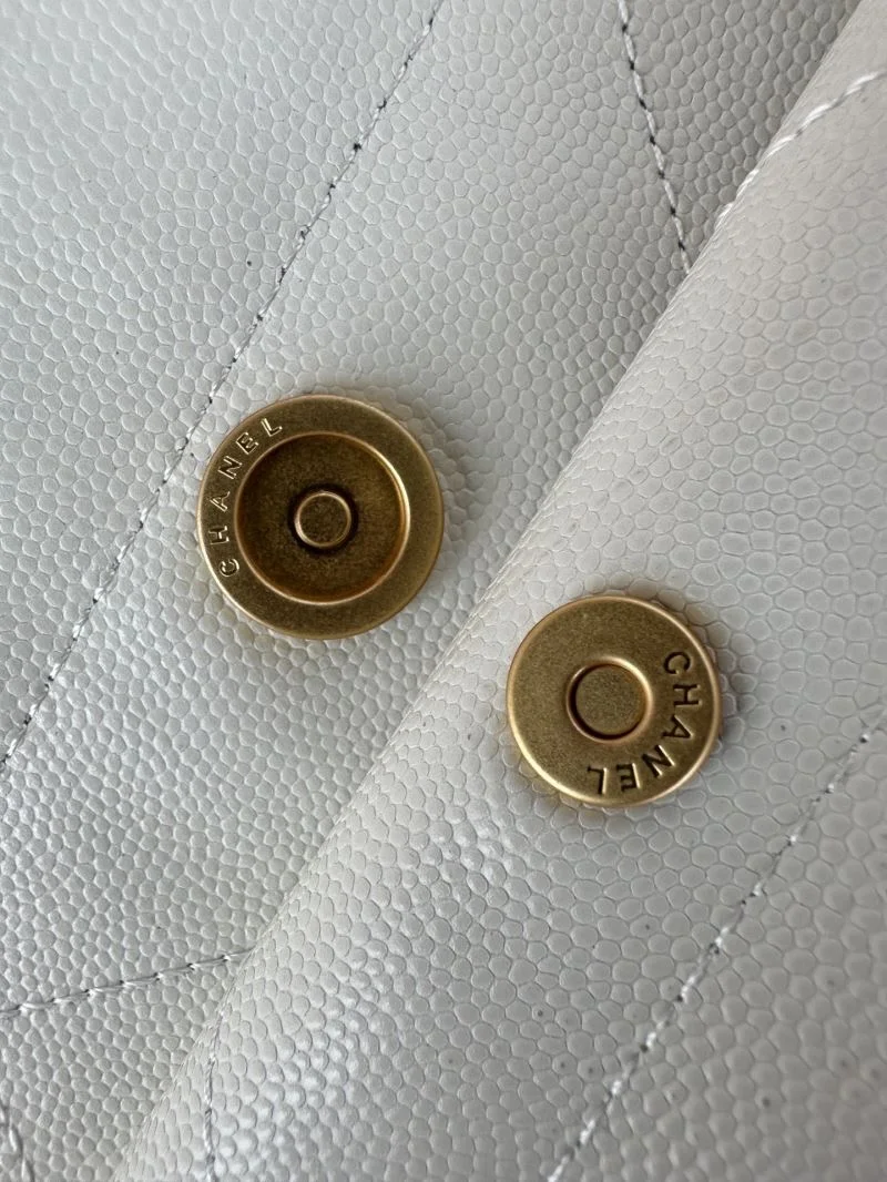 Low-cost Chanel Shopping Bags