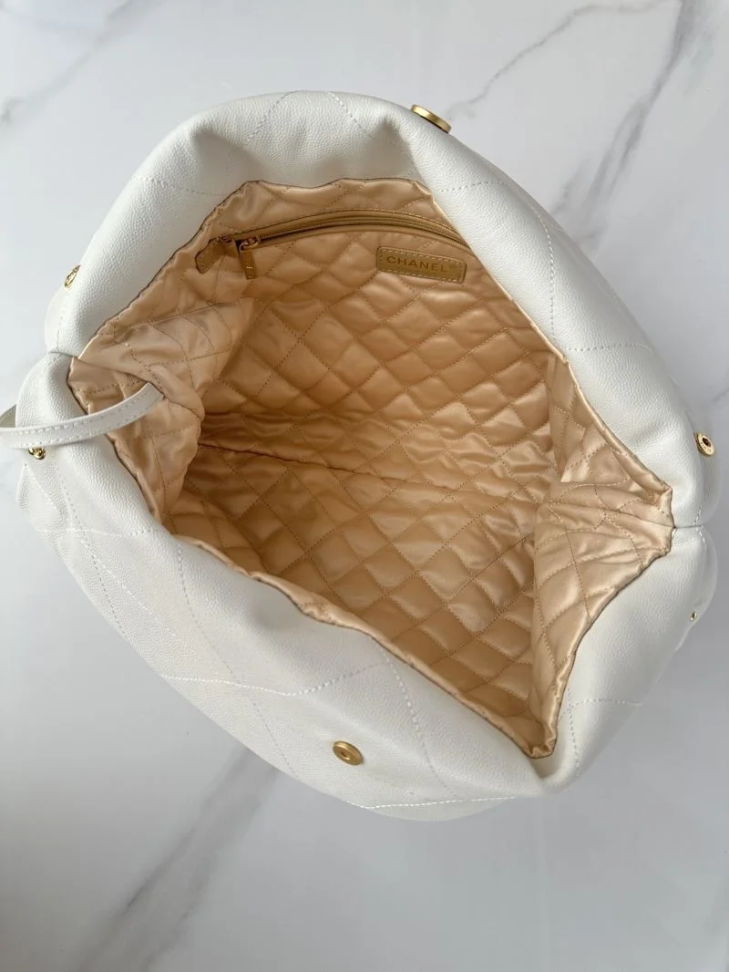 Low-cost Chanel Shopping Bags