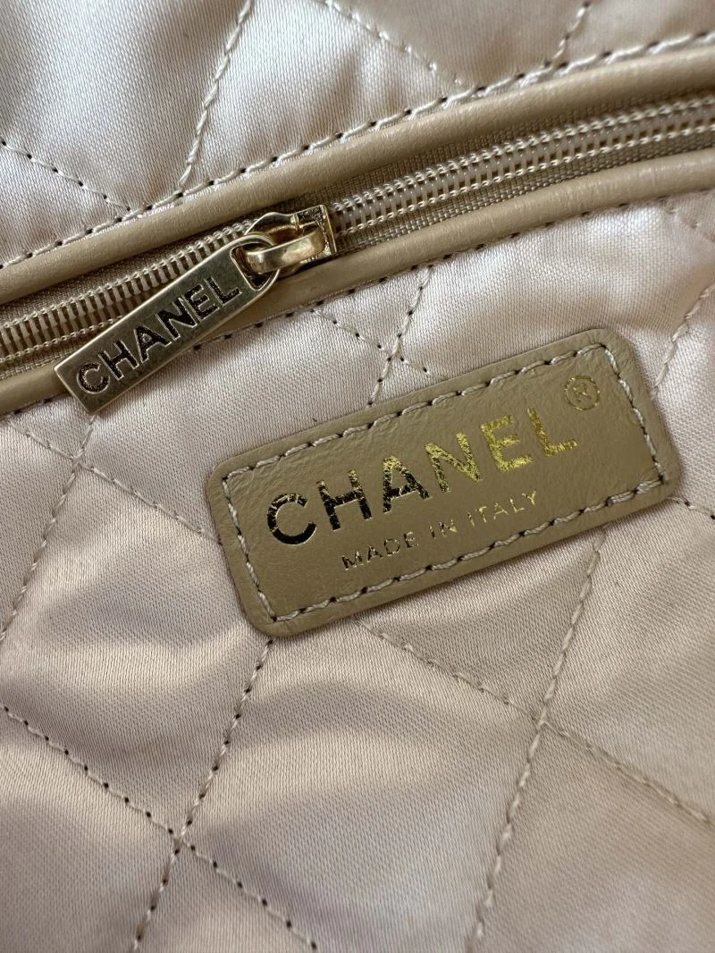 Low-cost Chanel Shopping Bags
