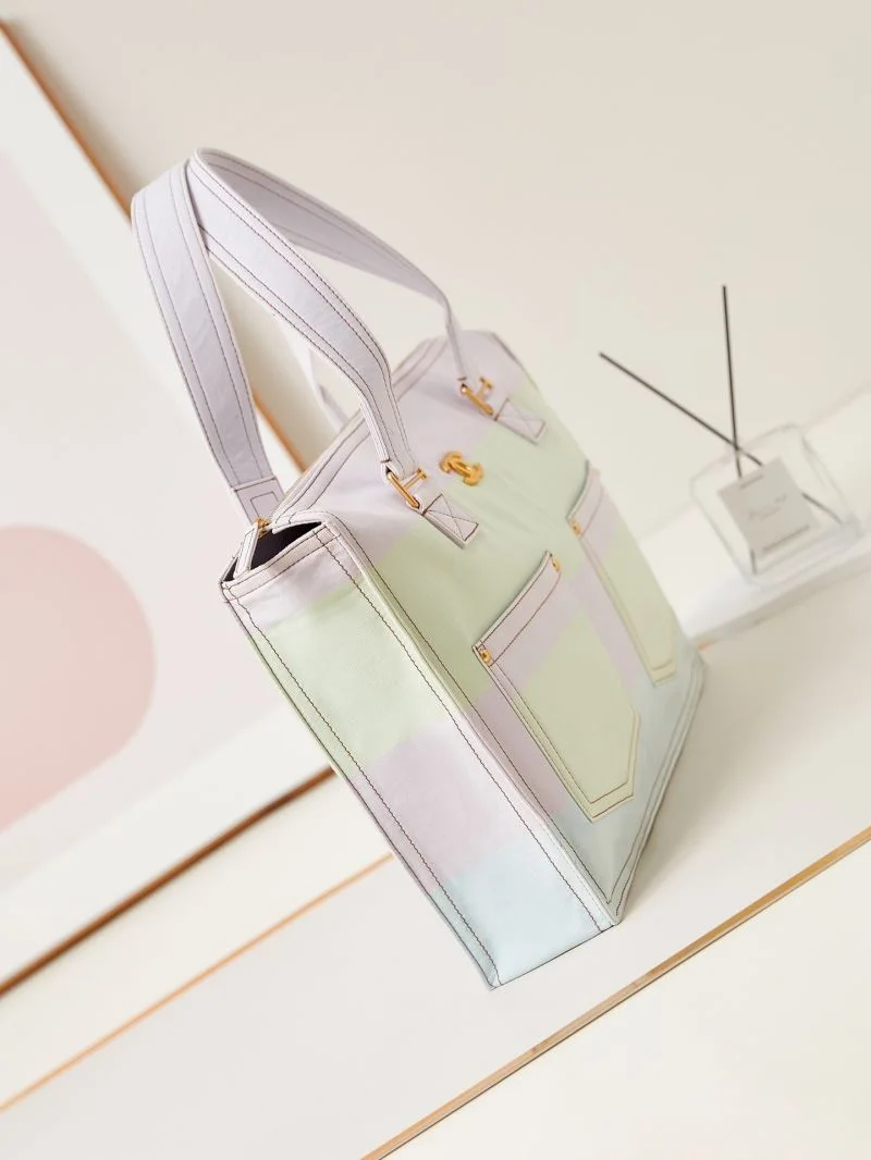 Top match Chanel Shopping Bags
