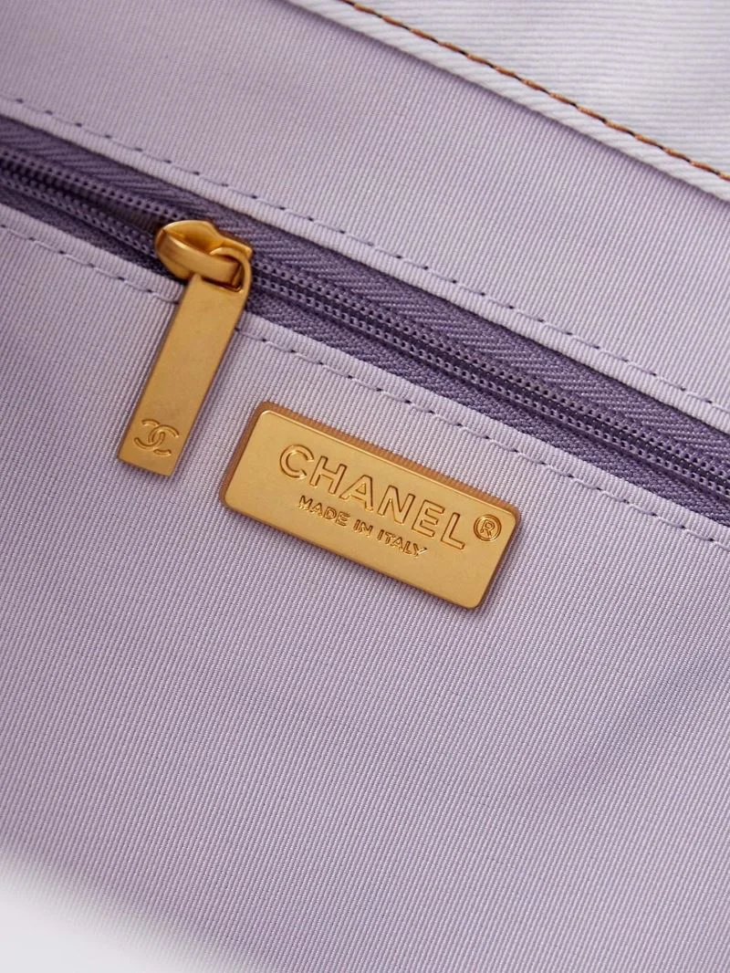 Top match Chanel Shopping Bags