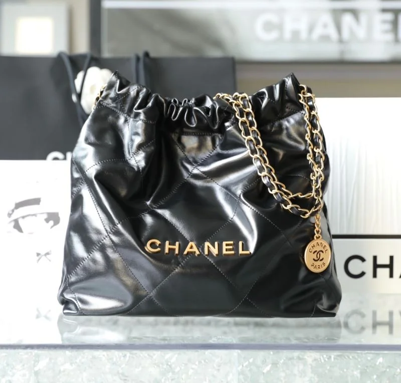 Top match Chanel Shopping Bags