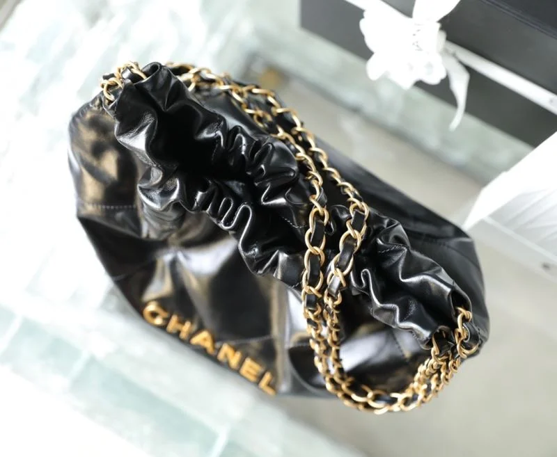 Top match Chanel Shopping Bags