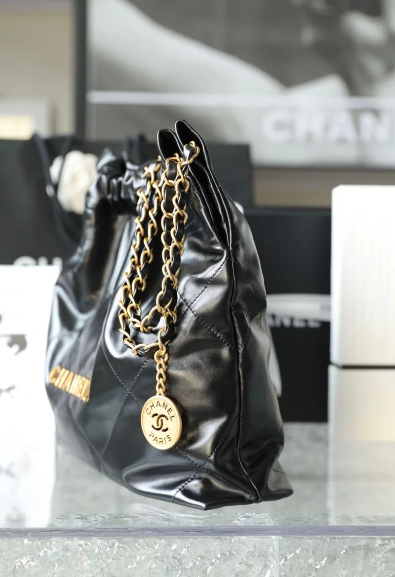 Top match Chanel Shopping Bags