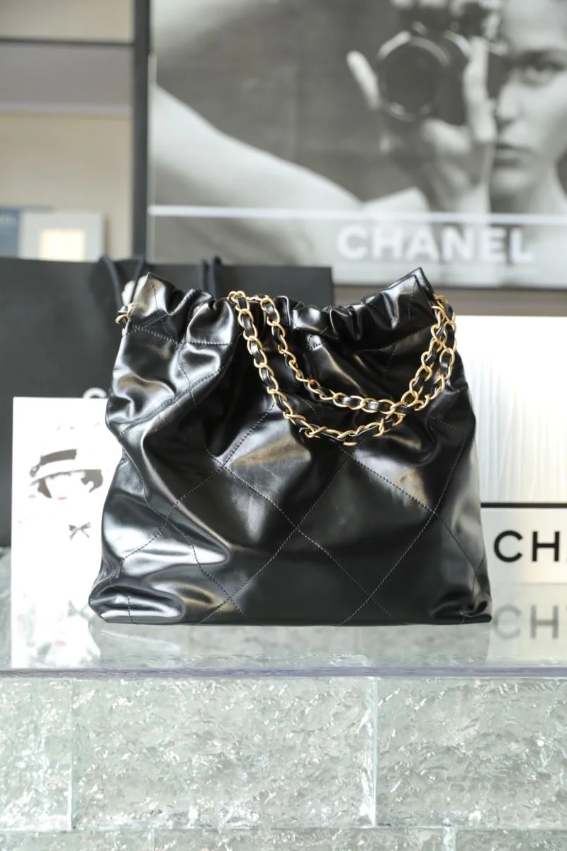 Top match Chanel Shopping Bags