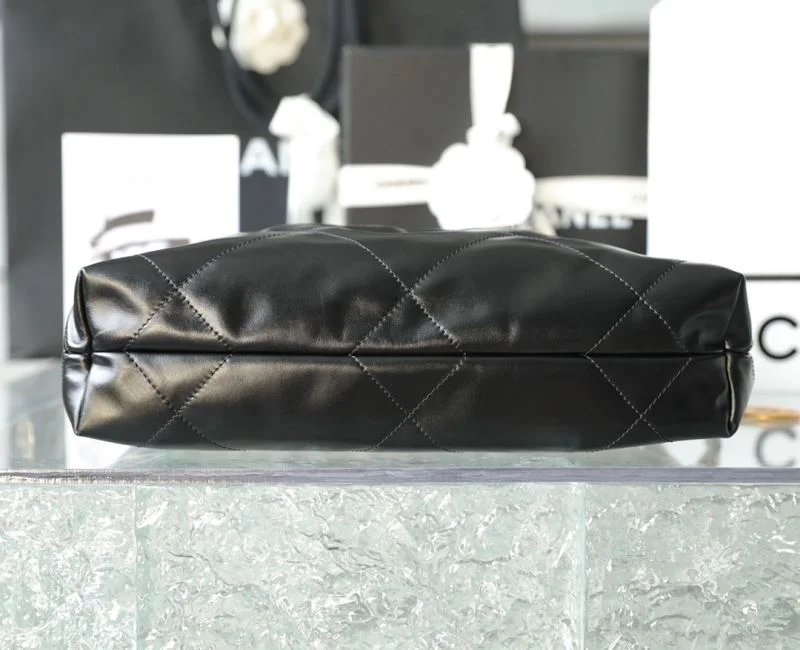 Top match Chanel Shopping Bags