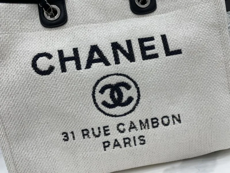 Low-cost Chanel Shopping Bags