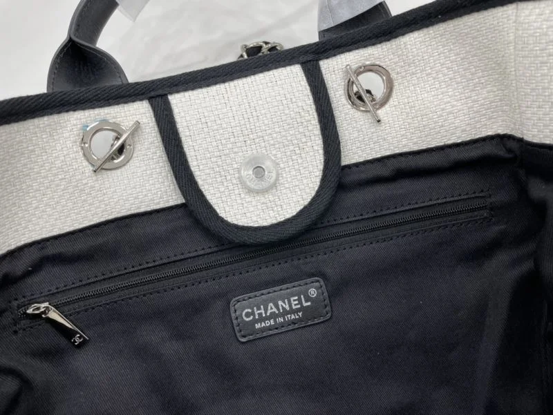 Low-cost Chanel Shopping Bags