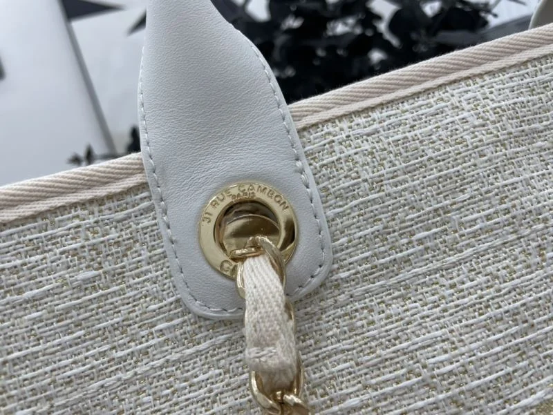 Accurate model Chanel Shopping Bags