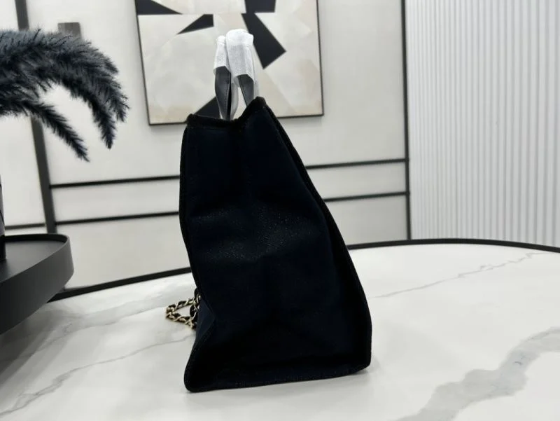 Low-cost Chanel Shopping Bags