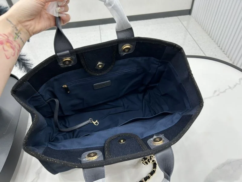 Low-cost Chanel Shopping Bags