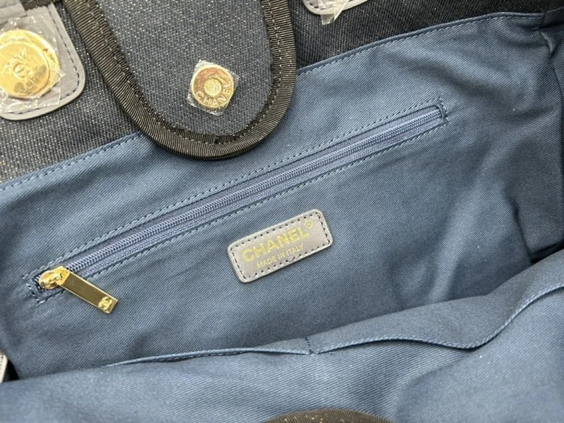 Low-cost Chanel Shopping Bags