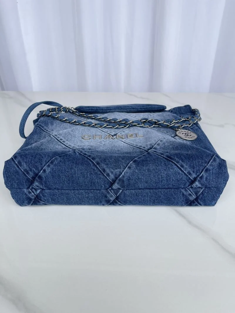 Top match Chanel Shopping Bags