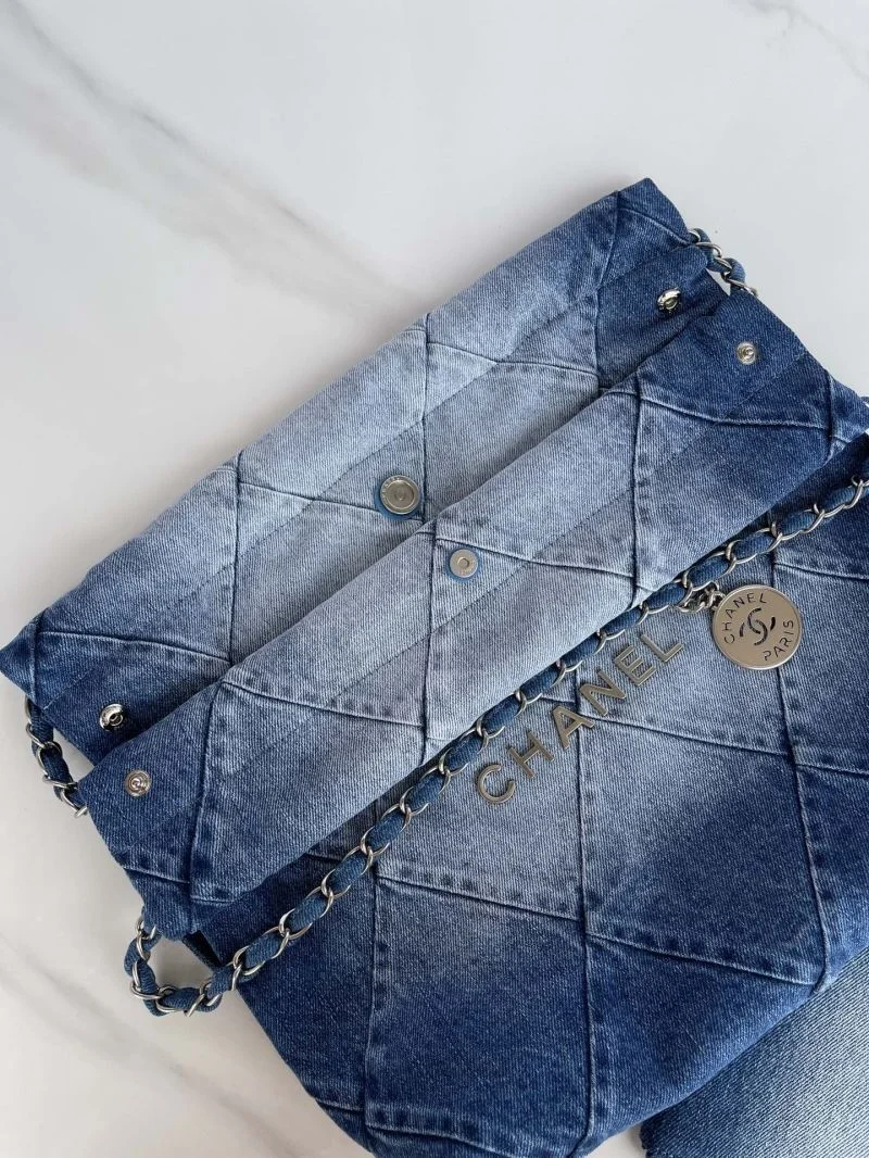 Top match Chanel Shopping Bags