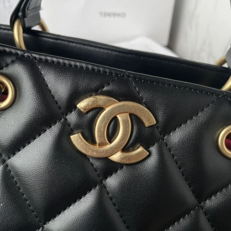 Low-cost Chanel Shopping Bags