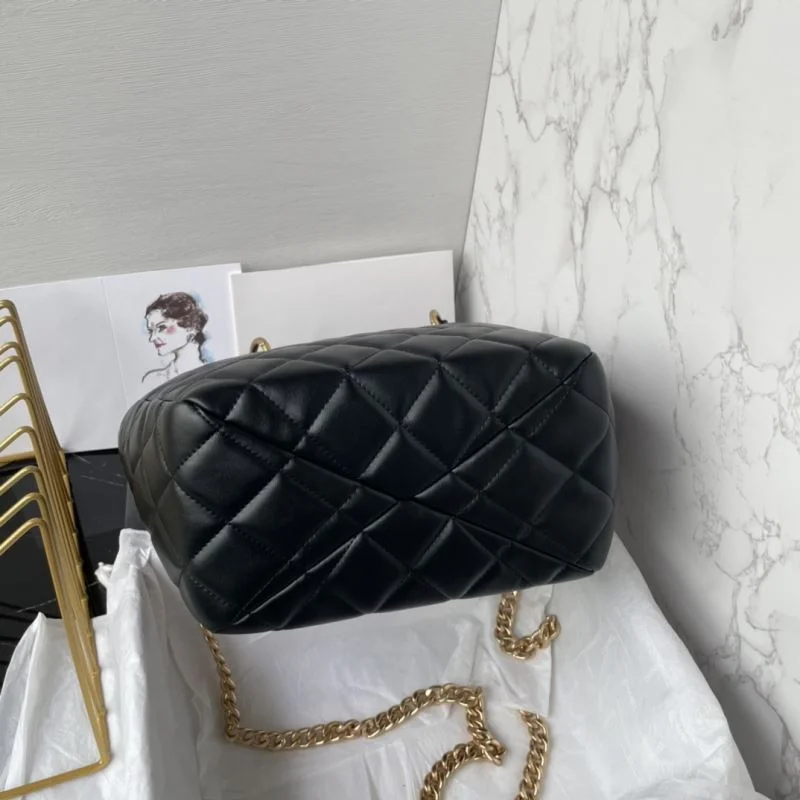 Low-cost Chanel Shopping Bags