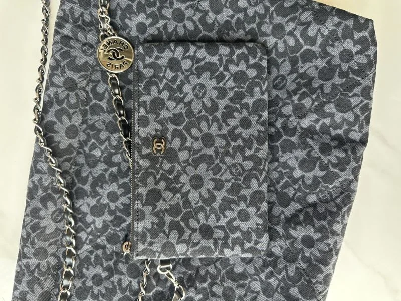 Top mirror Chanel Shopping Bags