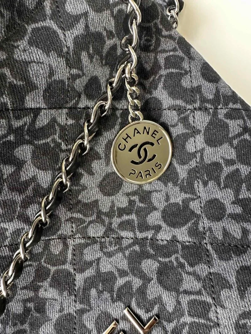 Top mirror Chanel Shopping Bags