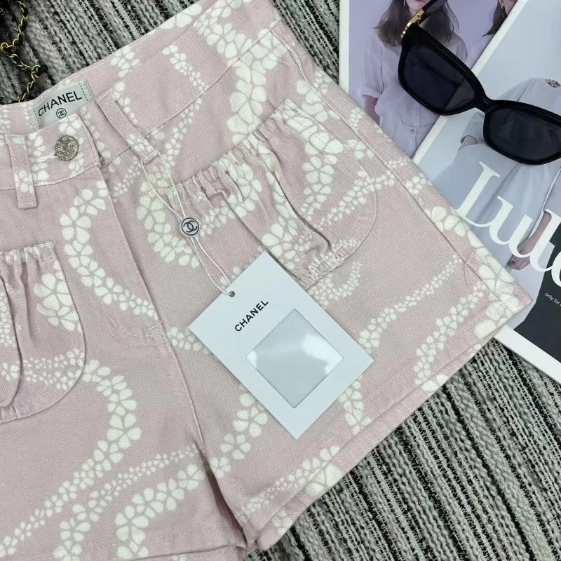 Accurate model Chanel Short Pants