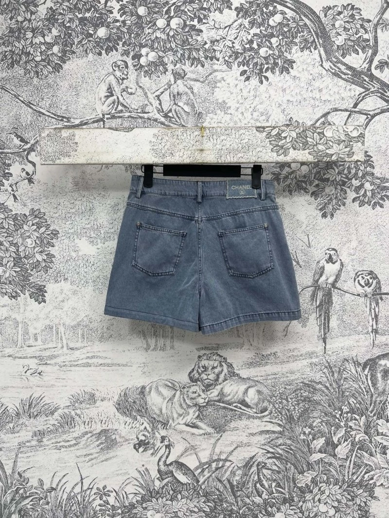 Top match Chanel Short Pants