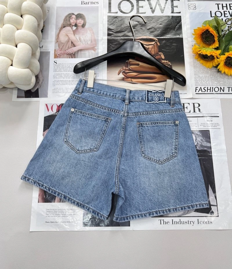 Bargain Chanel Short Pants