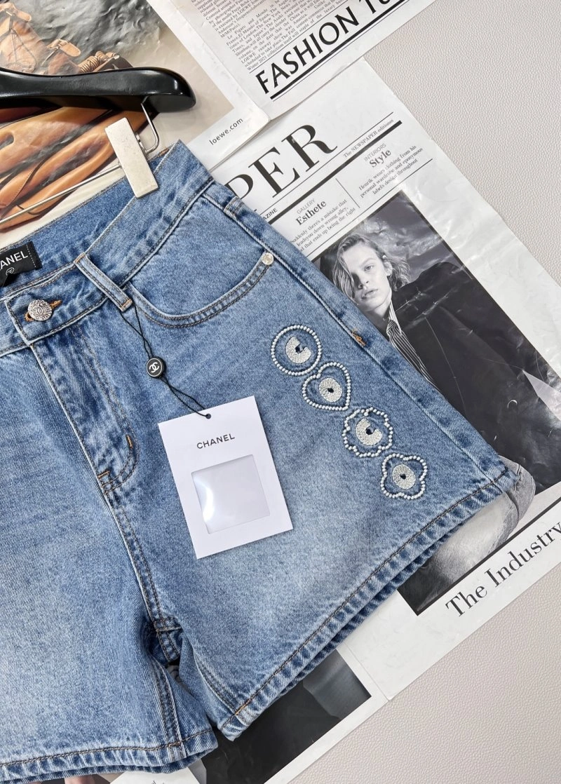 Bargain Chanel Short Pants