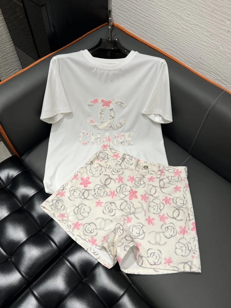 Bargain Chanel Short Suits